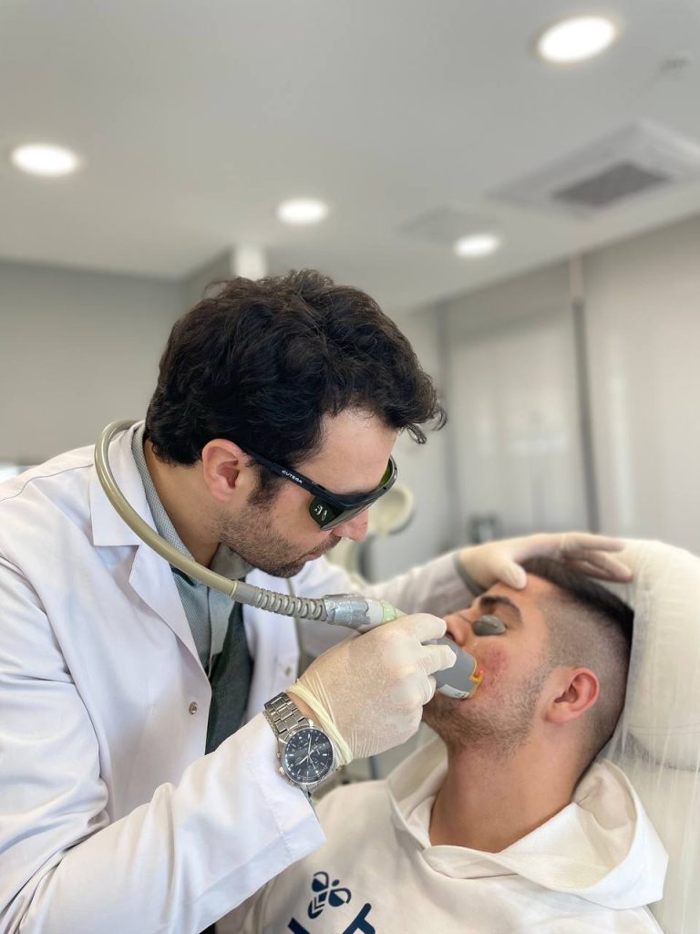 Sivilce Akne Tedavisi Ankara | Doç.Dr. Ekrem Civas | Çayyolu